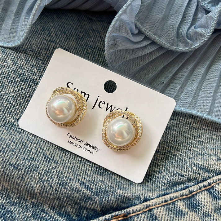 Cal pearl studs – Shoppers Point India